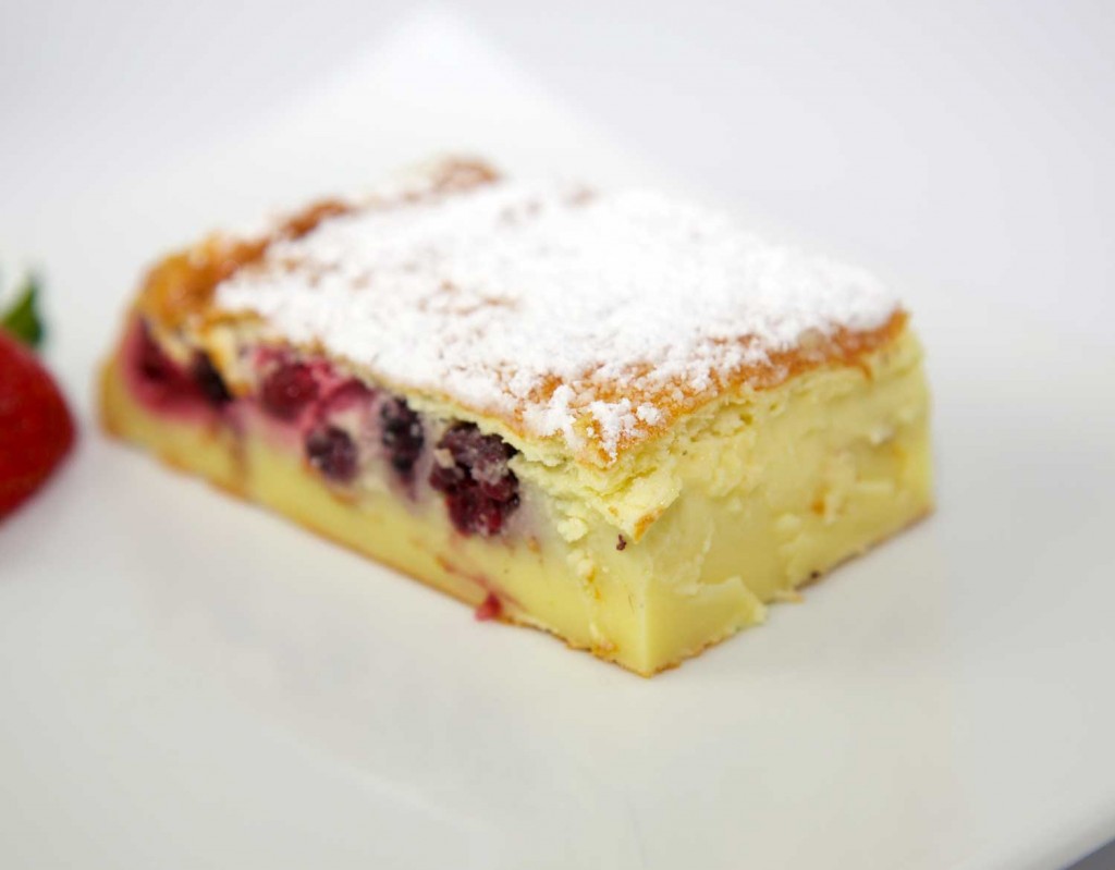 Le gâteau magique aux fruits rouges | Les Saveurs de Laurence